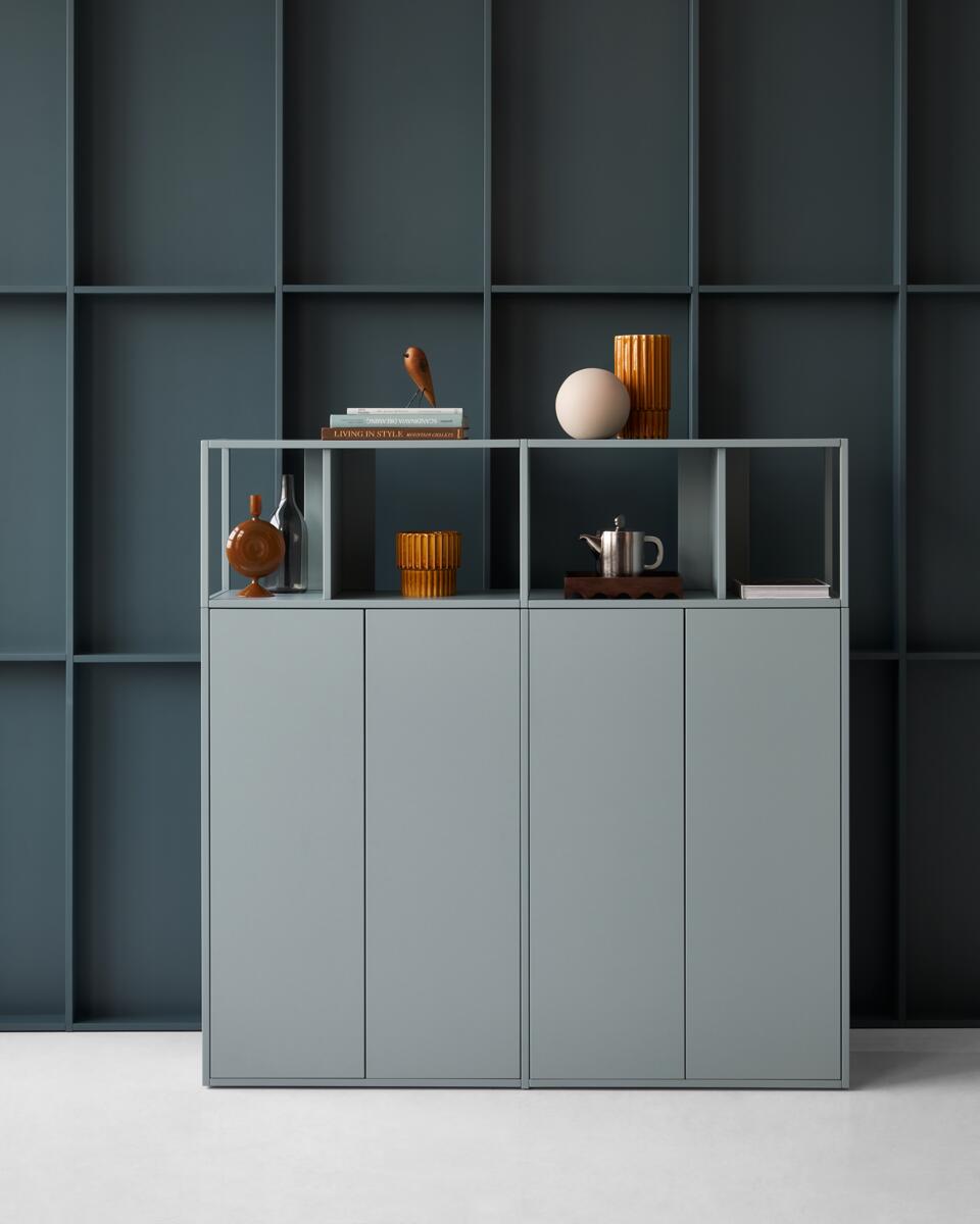 Stepps shelving units supported on bottom cabinets | BALMA - ArchiUp ...