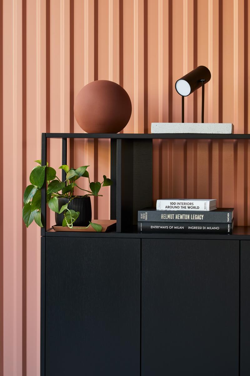 Stepps shelving units supported on bottom cabinets | BALMA - ArchiUp ...